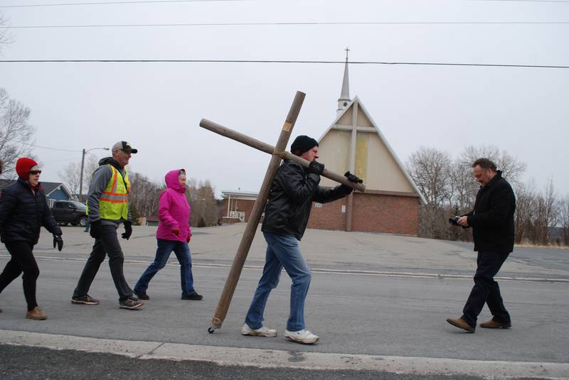 Foreigner in Taiwan Dragging a Cross Around - Religion & Spirituality ...