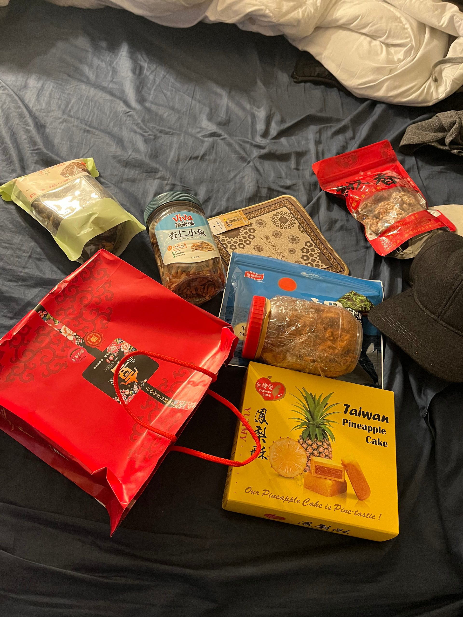 Show off your Christmas/Hanukkah/Kwanzaa presents party 🎉 - Fun & Games ...